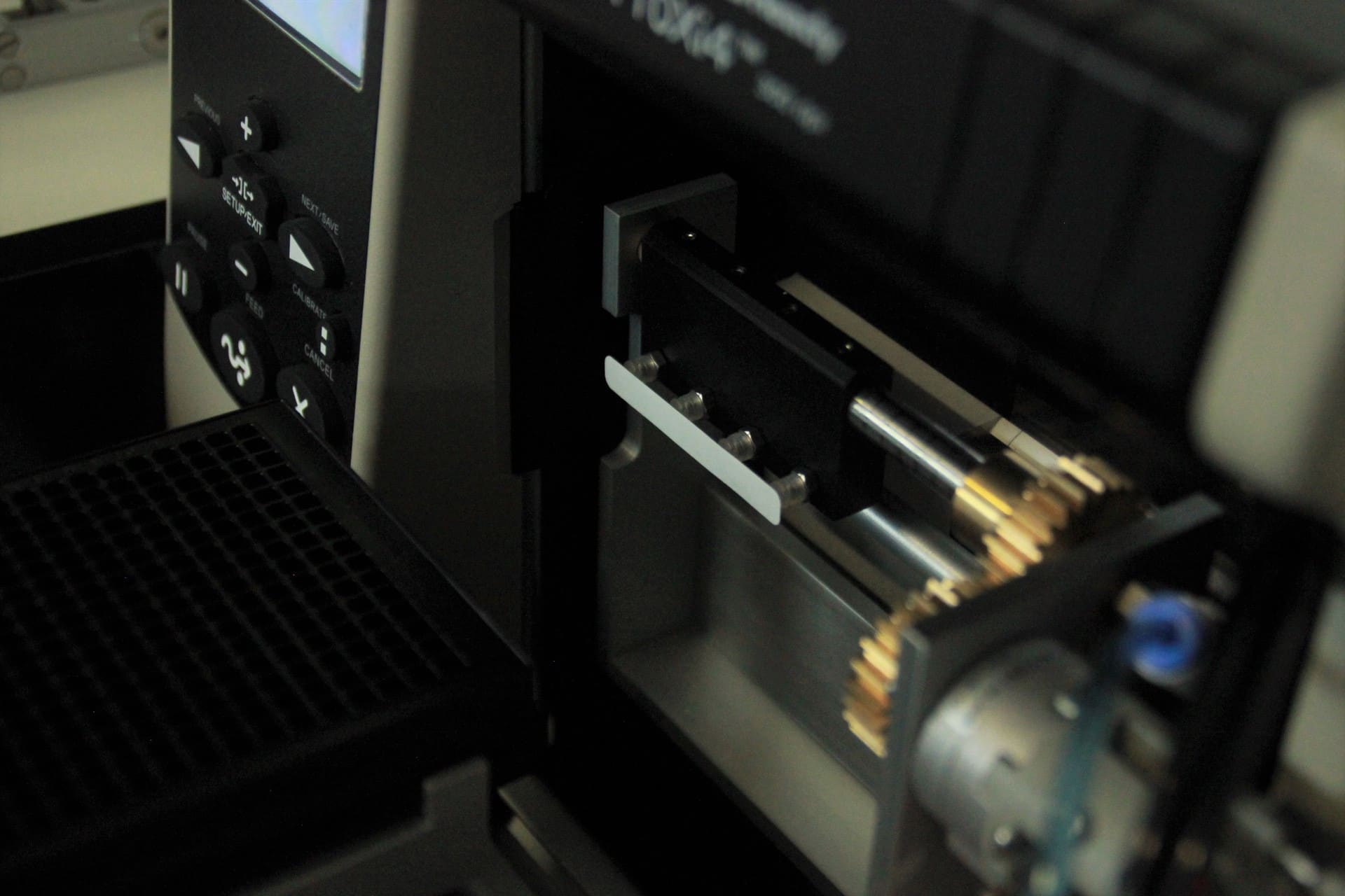 Plate Labeler - Xpert Automation, laboratory robotics